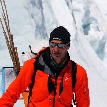 Silvio Mondinelli y Roberto Manni encaran el imponente Makalu